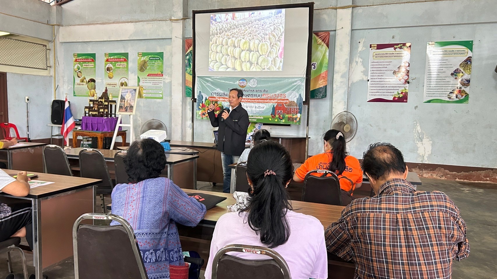 จัดอบรมถ่ายทอดความรู้ด้านการเพิ่มประสิทธิภาพการผลิตไม้ผลและการรับรอง ...